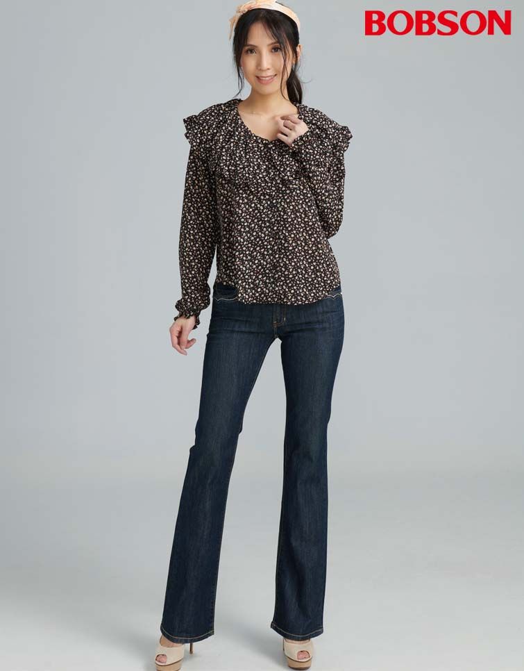 BOBSON 女款蝴蝶刺繡鑽飾小喇叭褲 (9076-53) - PChome 24h購物