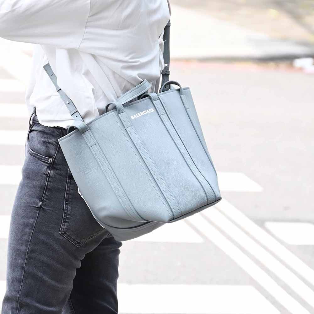 BALENCIAGA 巴黎世家 EVERYDAY NORTH-SOUTH 雙提把兩用包.淺灰 S - PChome 24h購物