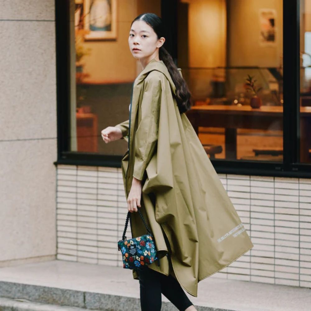 KiU 日本 KiU 405-906 軍綠色 第二代 成人日常斗篷雨衣 內側TPU防水膜 耐水壓10000mm H2O - PChome 24h購物